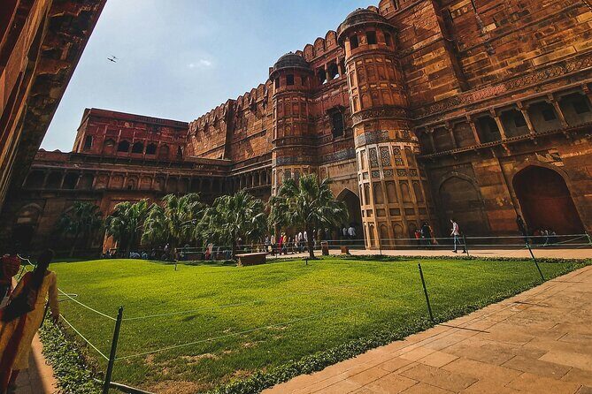 1-Day Trip to The Taj Mahal,Agra from Hyderabad with Both side Commercial Flight - Analyzing the Value