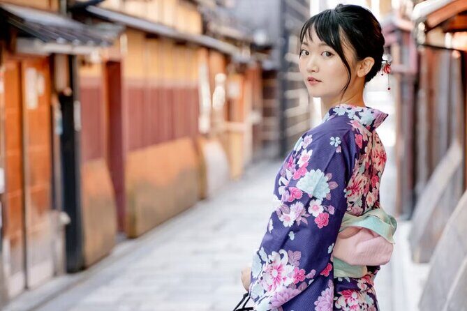 1 Hour Private Photoshoot at Gifu Hida-Takayama - The Details That Matter