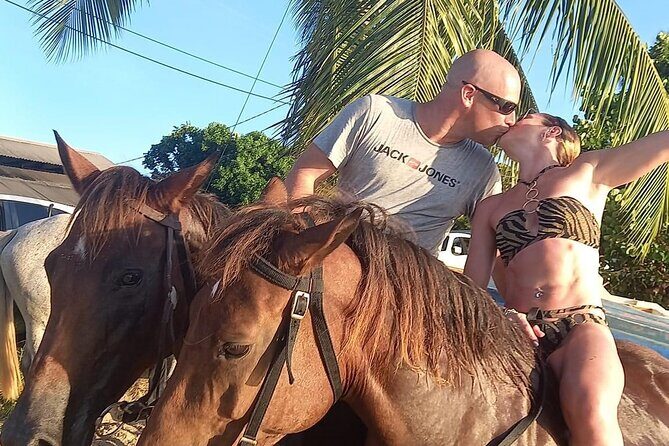 2 Hour Horseback Riding Sunset Tour with Dore's Riding Stable - Transportation and Group Size
