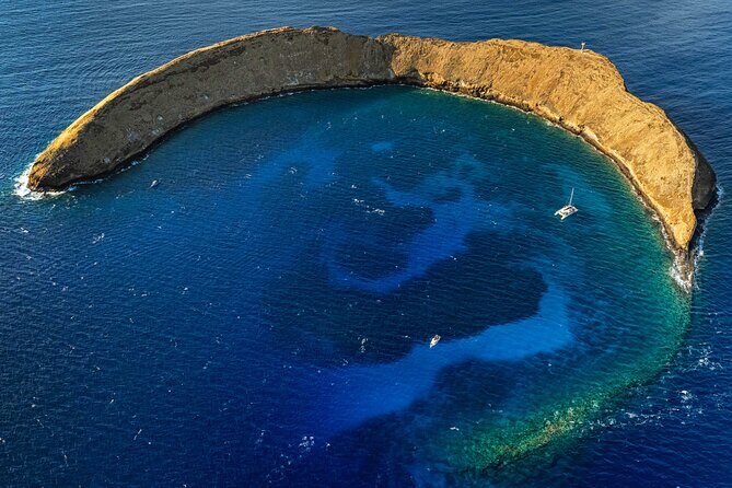 2-Tank Dive K2 Power Catamaran featuring the Molokini Crater - A Deep Dive into the Itinerary and Experience