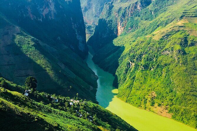 3 Day Hanoi to Ha Giang Shared City Tour with Bus - Day 2: The Iconic Ma Pi Leng Pass and Sky Path Trek