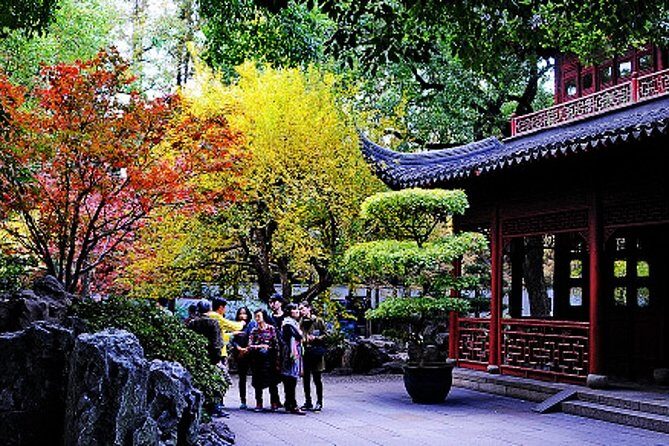 4-HourJade Buddha Temple & Yu Garden Private Tour withTea Tasting - Exploring Yu Garden: A Ming Dynasty Classic