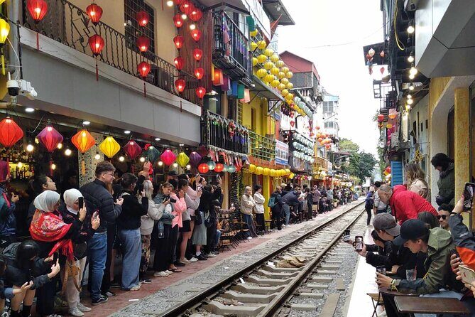 4 Hours Private City Tour with Highligh Train Street - Visiting the Ho Chi Minh Mausoleum