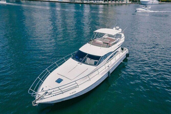 62ft + FREE HOUR Miami Yacht Rental 3-6 Hours up to 13 People - What You Get with This Yacht Rental