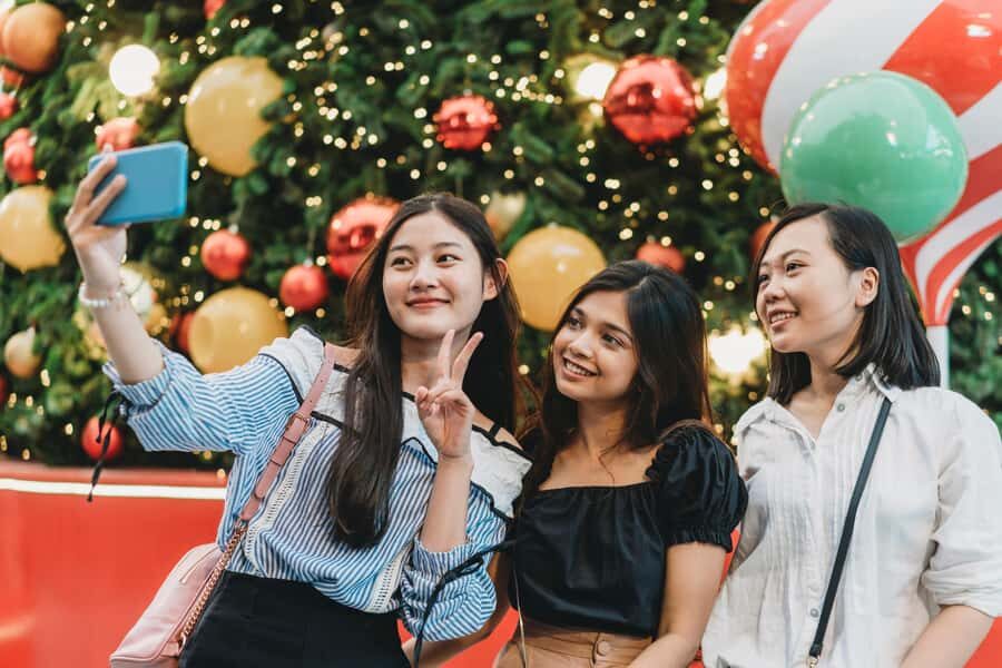 A Bangkok Christmas Walk: Private Tour with Coconut Pancakes - What Makes This Tour Stand Out?