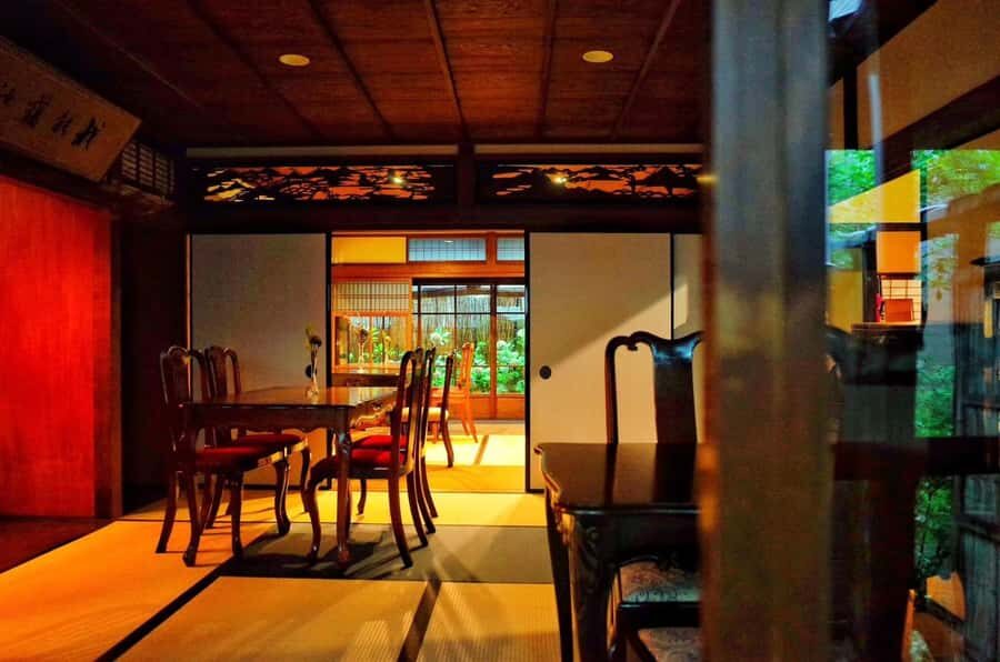 A sushi workshop with a local instructor in a century-old - The Experience and Itinerary Breakdown