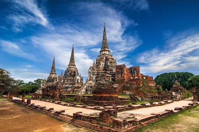 Amazing Bangkok Tour : R. Grand Palace, w. Phra Kaew and Wat Arun - In-Depth Look at the Itinerary