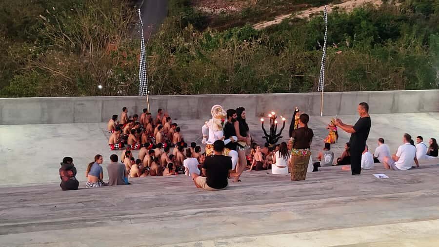 Amazing Cliffside Hanoman Fire Show at Karang Boma - What Makes This Tour Stand Out?