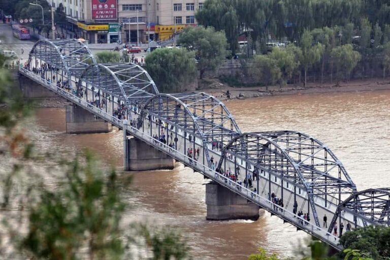 Ancient Silk Road in Gansu: Highlights Tour & Desert Feast - Exploring the Itinerary in Detail