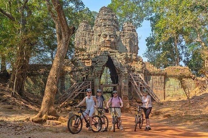 Angkor Wat Sunrise Cycling Tour With Breakfast and Tour Guided - Detailed Breakdown of the Itinerary