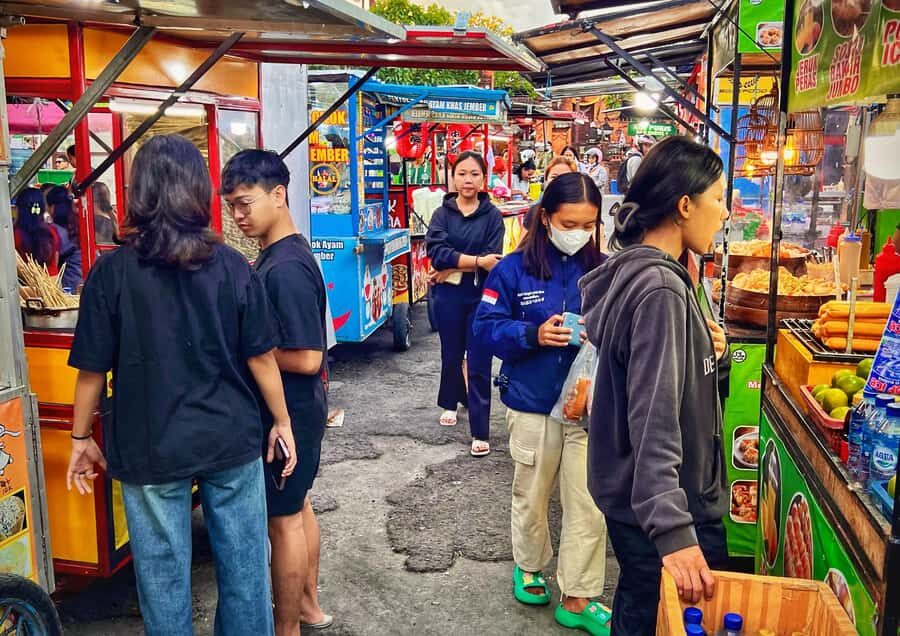 Bali: A Taste of Local Life with Over 15 Different Tastings - Exploring the Market – A Feast for the Senses