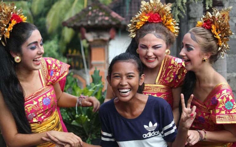 Bali : Balinese Dance Class for All Levels led by instructor - The Breakdown of the Dance Class