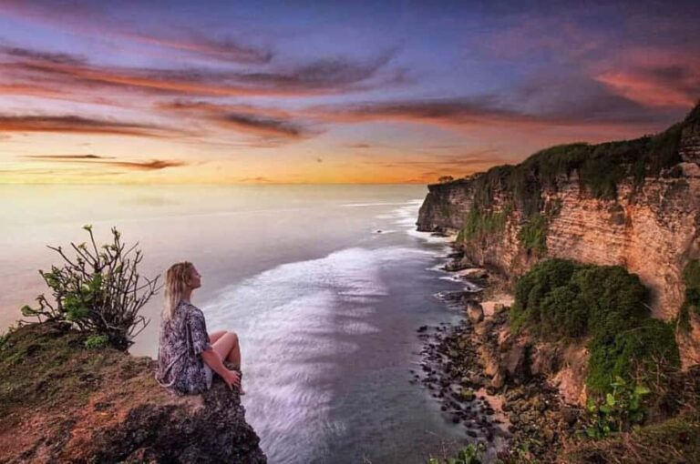 Bali: Beachfront Paradise & Sunset Journey with Dinner - The Cliff-Top Temple & Sunset Spectacle