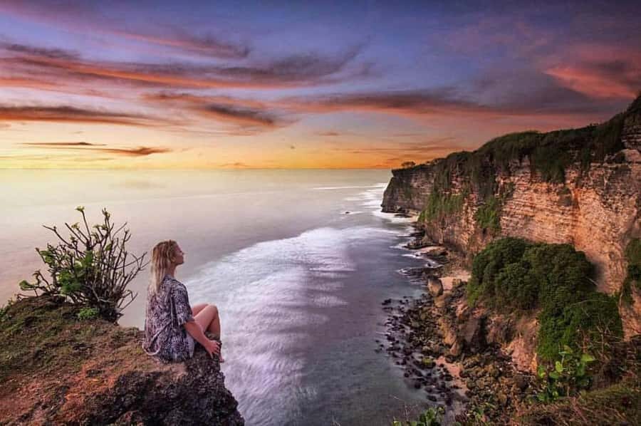 Bali: Beachfront Paradise & Sunset Journey with Dinner - The Cliff-Top Temple & Sunset Spectacle