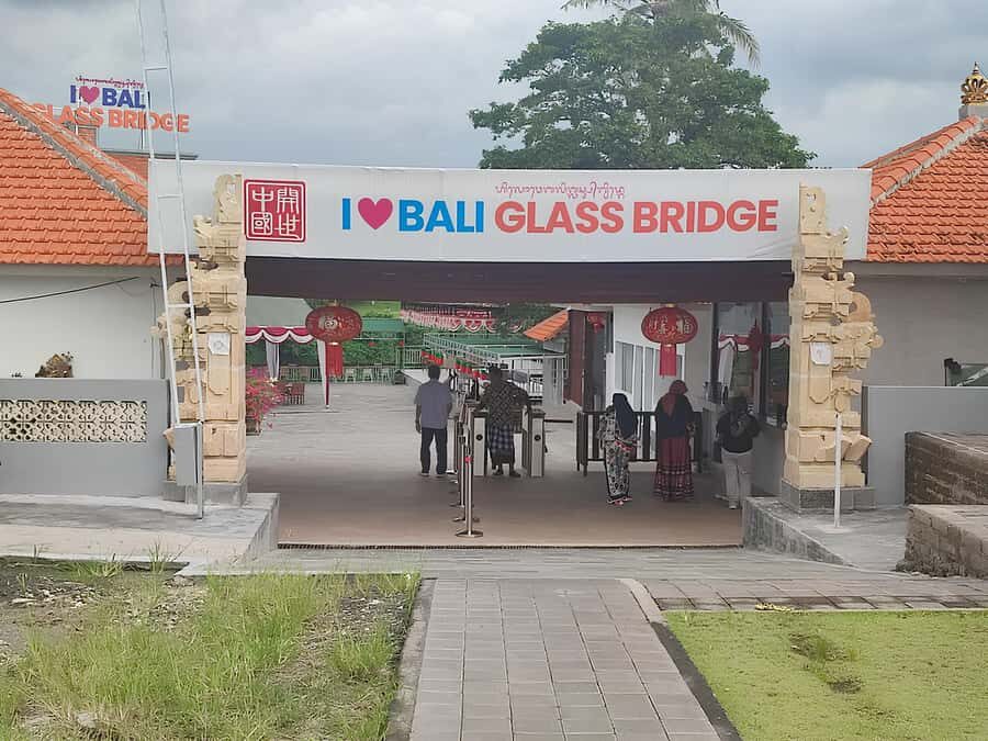 Bali: Glass Bridge Admission Ticket - Who Should Consider This Experience?