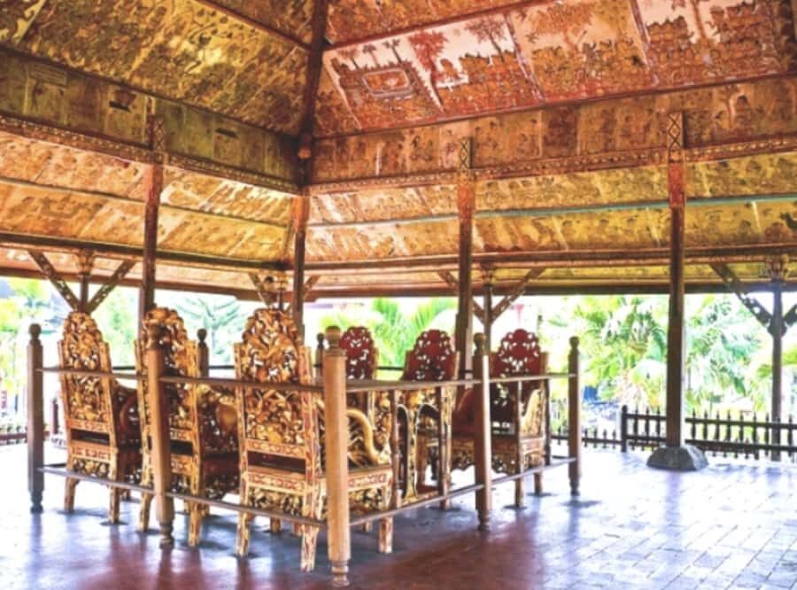 Bali: Historic Murals, Fairy Garden & Bat Cave Temple Tour - Exploring the Itinerary in Detail