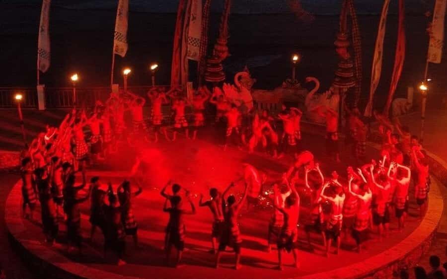 Bali: Kecak Dance at Melasti Beach with Jimbaran Dinner - Why This Tour Works