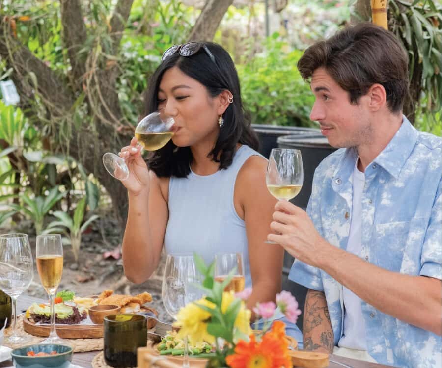 Bali: Sababay Winery Tour, Art Market & Dinner - Exploring Sukawati Art Market