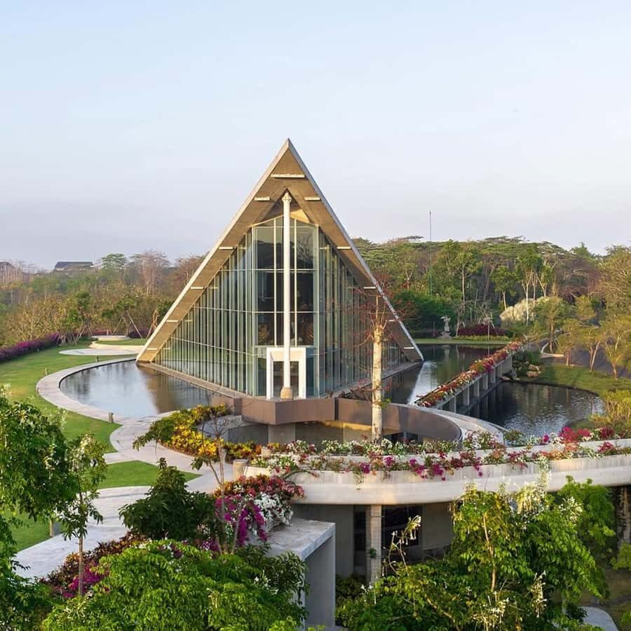 Bali: SAKA Museum, GWK, and Kecak Dance Day Tour - Sunset and The Kecak Dance at Karang Boma Cliff