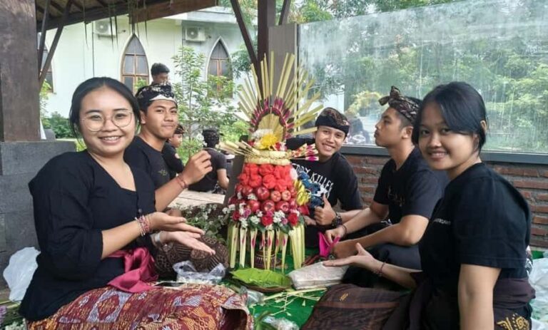 Bali: Sanur Making Gebogan offering Fruit Balinese Class - Why You Should Consider This Activity