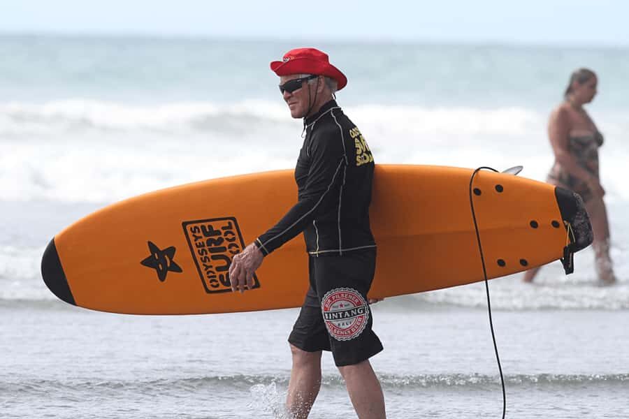 Bali: Surf Lessons for Beginners Couple at Kuta Beach - The Water Experience: Catching Your First Wave