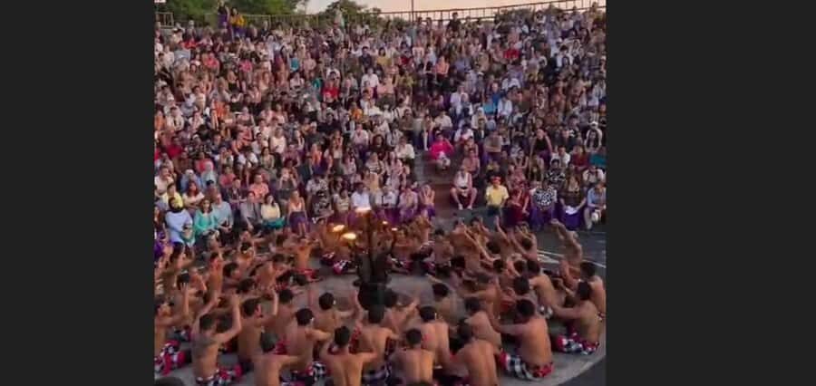 Bali: Tour Uluwatu Tample, Tanah lot Tample, Tanah Barak - The Cultural Performance: Kecak and Fire Dances