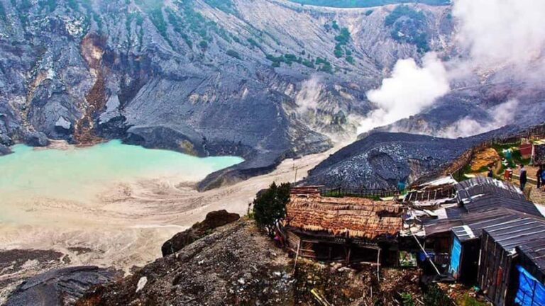 Bandung Tangkuban Perahu Volcano Tours - Exploring Tangkuban Perahu: The Volcano’s Mystique