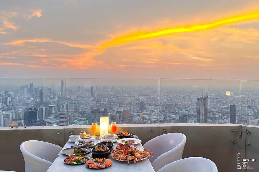 Bangkok: Baiyoke Dinner Buffet 81st Floor Outdoor Skybox - The Buffet: A Feast for All Senses