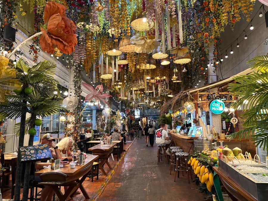 Bangkok: Banglamphu 12+ Street Food & Riverside with boat - Analyzing the Value