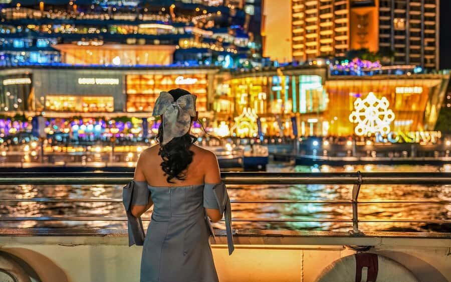 Bangkok Chao Phraya Cruise with Luxury Buffet & Open Deck - Dining and Entertainment