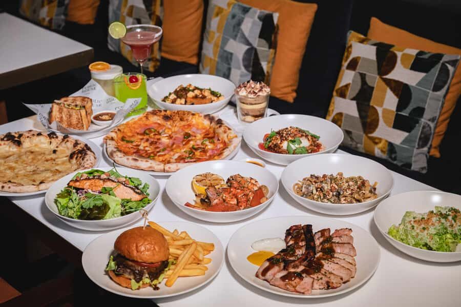 Bangkok: Fest At Public House Sukhumvit 31 Hotel - Exploring the Food and Drink Offerings