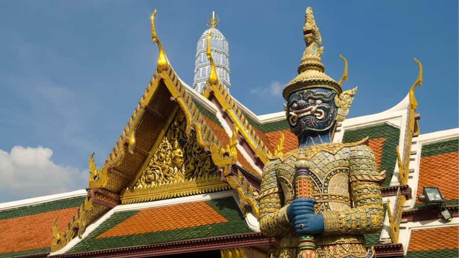 Bangkok: Grand Palace and Wat Pho Tour with Dinner & Show - The Details That Matter