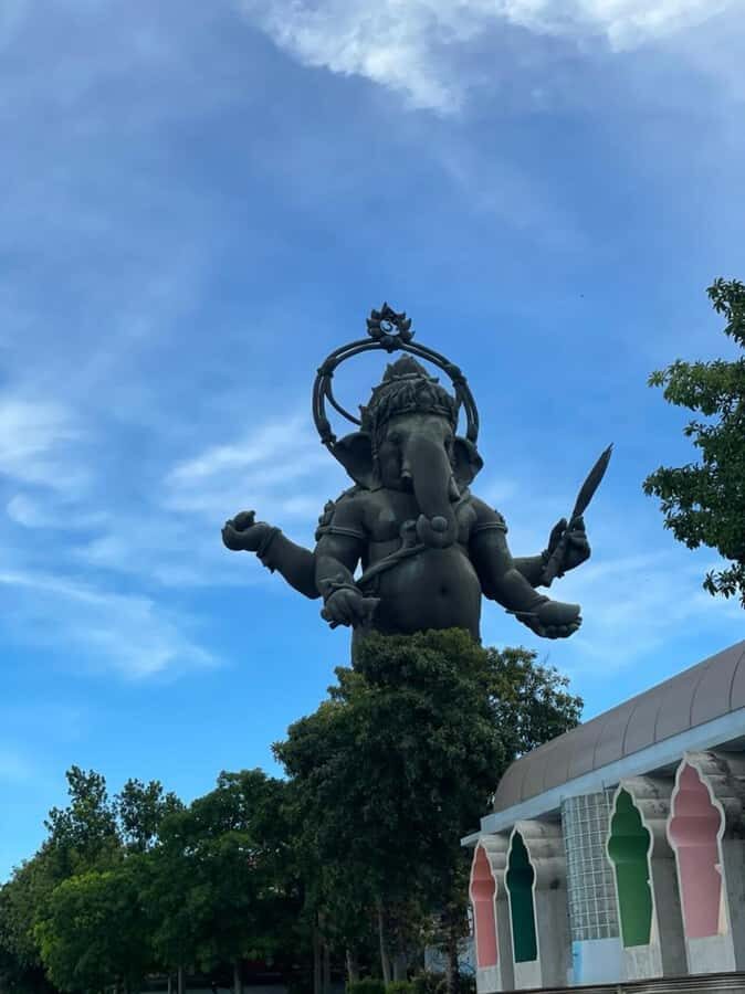 Bangkok: Lord Ganesha Temple Tour - The Practicalities: Transportation, Timing, and Group Size