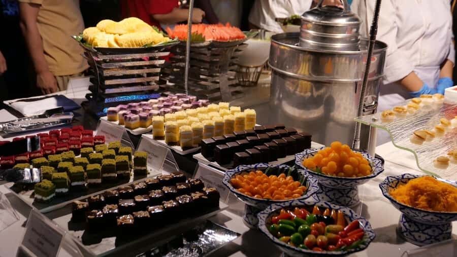 Bangkok: Luxury Dinner Cruise with Private Guide & Transfer - The Culinary Experience: Fine Dining on the Water