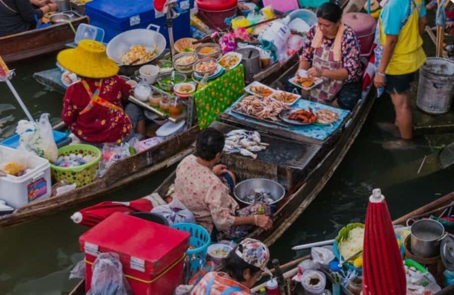 Bangkok: Maeklong Railway Market&Damnoensaduak-private tour - Authenticity and Reviews: What Travelers Say