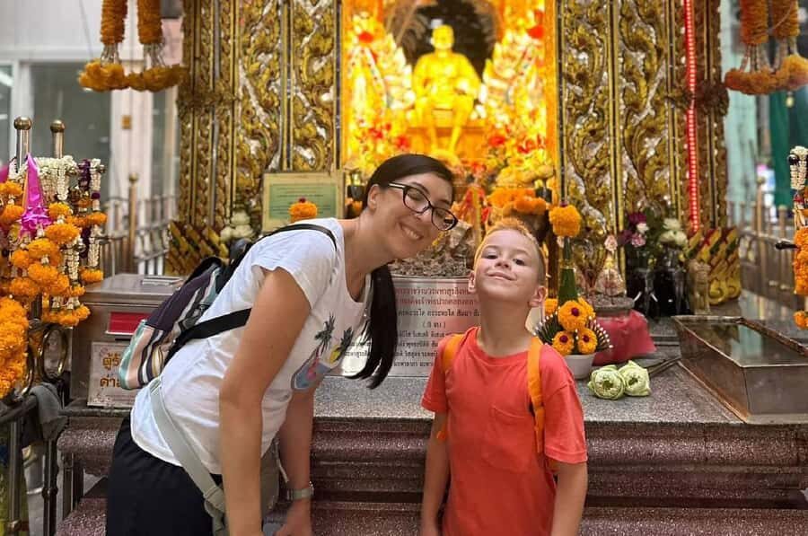 Bangkok Night Tour: Food, Temple & Tuk-Tuk - Transportation, Duration, and Group Size