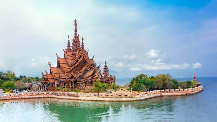 Bangkok & Pattaya Pickup: Evening Sanctuary & Alcazar Show - Analyzing the Value