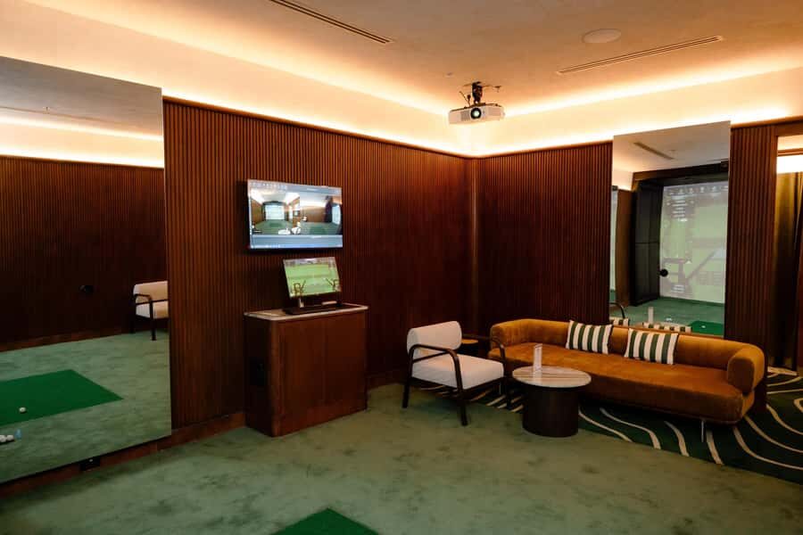 Bangkok: Premium Indoor Golf Simulator Experience - The Experience: Playing the Virtual Fairways