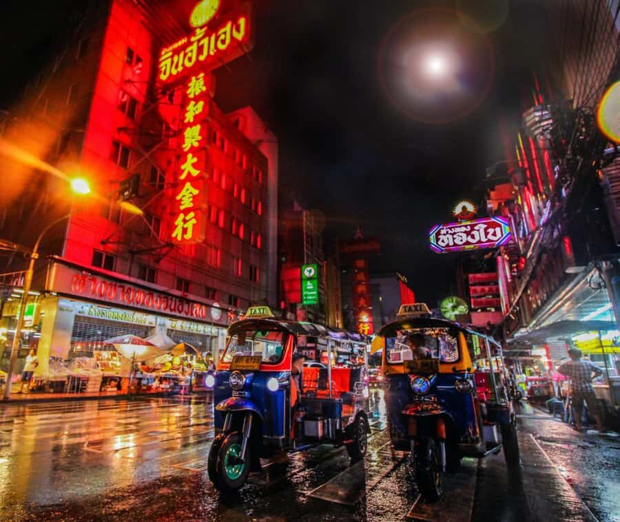 Bangkok: Private Tuk-Tuk Night Tour with Live Tour Guide - The Experience in Detail