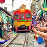 Bangkok: Railway and Floating Market Tour + Dragon Temple - Visiting the Maeklong Railway Market