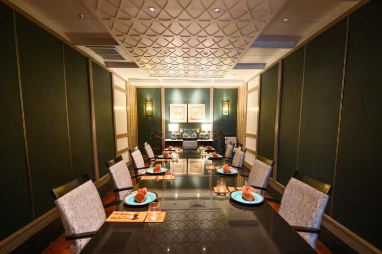 Bangkok: The House of Smooth Curry - The Athenee Hotel - What Makes This Experience Special?