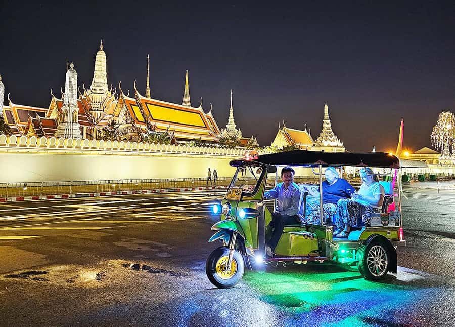 Bangkok : TUK TUK Twilight Cultures Market and Food Taste - Who Will Love This Tour?