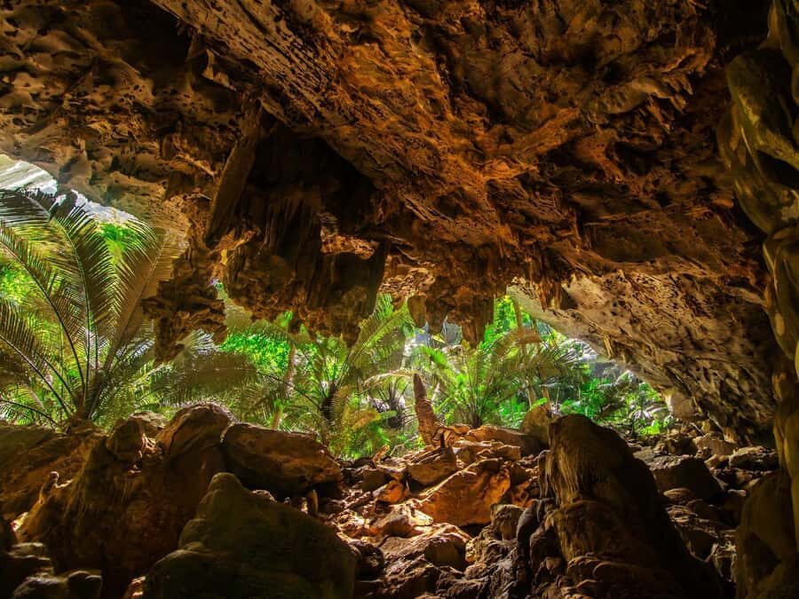 Bangkok: Uthai Thani Day Trip with Floating Temple Visit - Transport & Group Dynamics