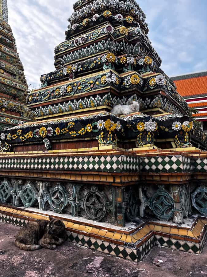Bangkok's Riverside Cultural Walk: Wat Pho & Wat Arun - In-Depth Look at the Itinerary