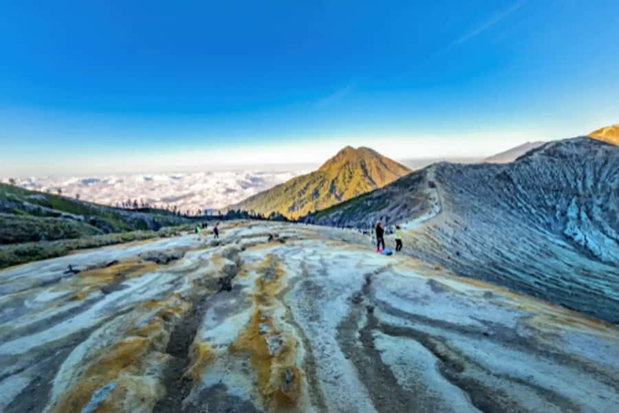 Banyuwangi: Beautiful of Ijen Crater with Local Guide - What Makes This Tour Valuable