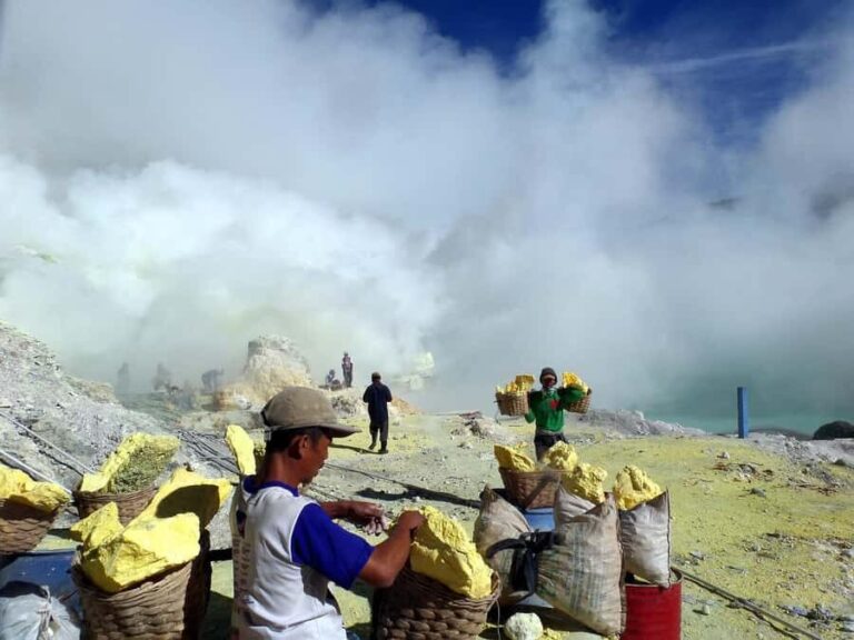 Banyuwangi : Mt Ijen Hiking & Panoramic Lake Guided Tour - The Real Value of the Tour