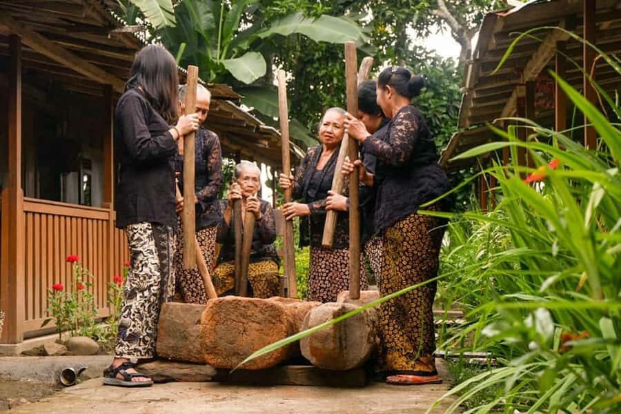 Banyuwangi: Osing Cultural Tour with Market & Village Walk - Detailed Breakdown of the Tour