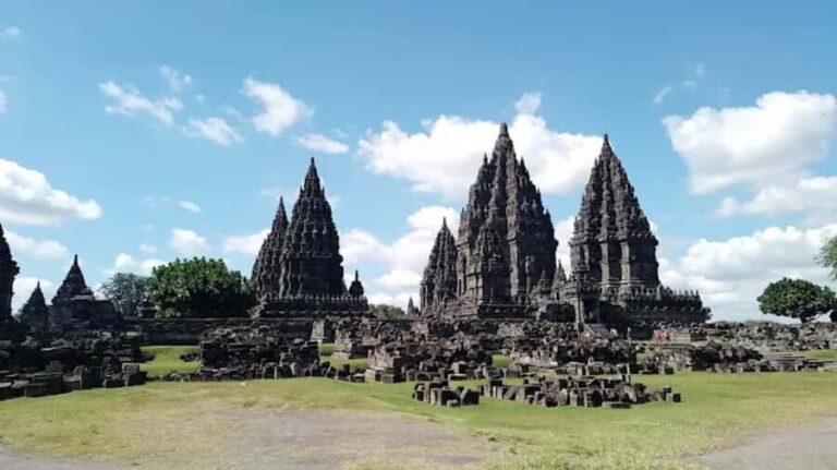 Best Private Day Tour Prambanan & Sunrise at Borobudur Tour - What Travelers Are Saying