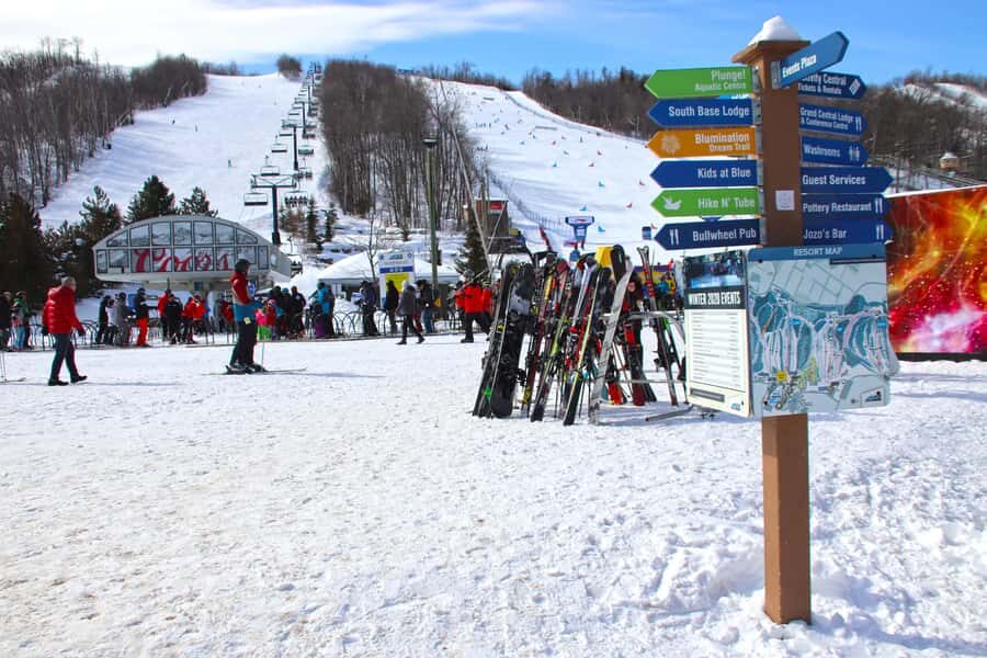 Blue Mountain: Skiing or Snowboarding for Beginners - The Location and Setting