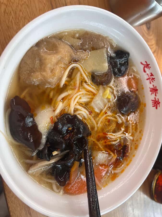 Buddhist tour of Longhua Temple and vegetarian noodles - Who Will Love This Tour?